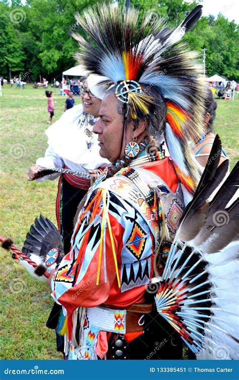 A Native American In Full Indian Regala Editorial Photo Image Of Indian Regala 133385451