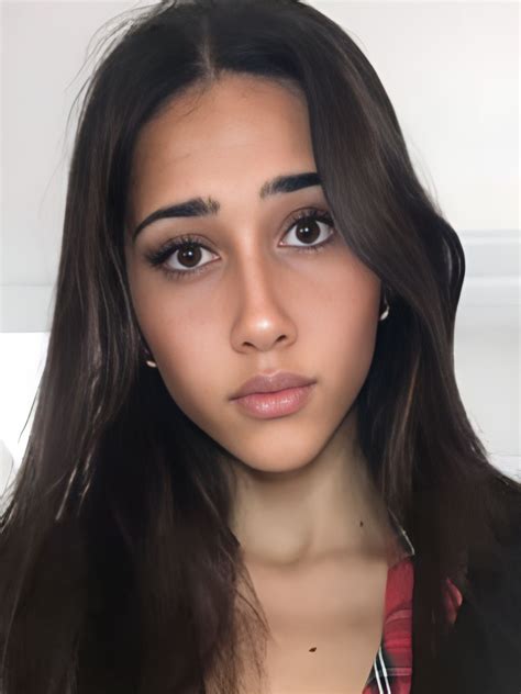 Izzy Green Actress Age Wiki Videos Photos Height Weight And More
