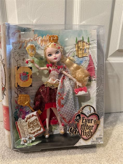Ever After High Dolls Apple White Box