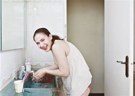 Proven Ways To Minimize Pores Why They Re Suddenly Larger In Your Mid S Morning Skin