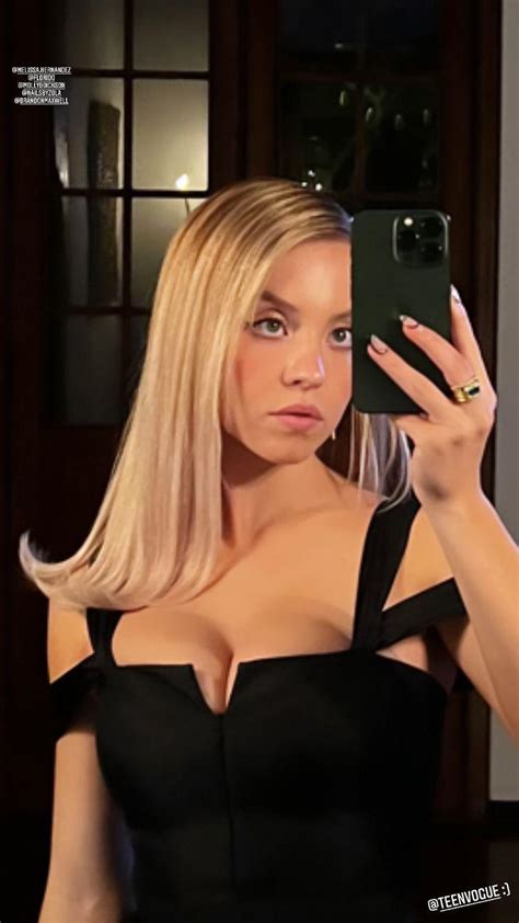 Mirror Selfie R Sydneysweeney