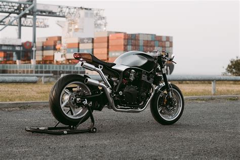 One Off Yamaha Xjr1300 Cafe Racer Flexes Wooden Tail And R1 Running