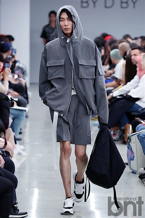 Bnt포토 모델 김중선 스타일리시한 후드 집업 바이디바이 Bnt뉴스