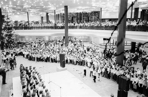 Berlin Jungpioniere Und Thälmannpioniere Im Pionierpalast „ernst Thälmann“ In Der Wuhlheide In