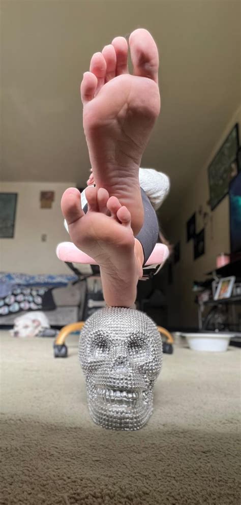 Happy Spooky Season 👻 R Giantessfeet