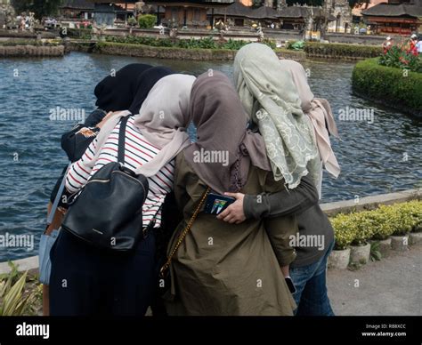 Ragazze Musulmane Con Il Velo Immagini E Fotografie Stock Ad Alta