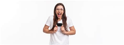 O Retrato De Uma Excitada Viciada Em Compras Mal Pode Esperar Para