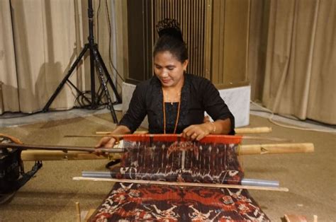 Proses Pembuatan Kain Tenun Ntt