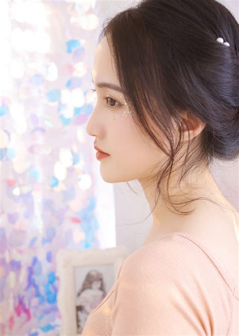 丰满美女傲人上围性感美腿写真圆润丰满美女图片写真三千图片网