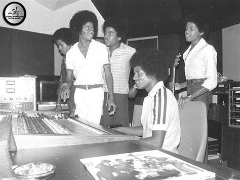 The Jackson 5 Group Photo At The Mixing Desk The Jacksons Group The Jacksons 70s Jackson 5 1979