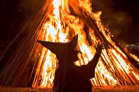 Gruseliges Mittelalter „sex Mit Einem Dämon“ Aus Welchen Gründen Klötzer Frauen Im Feuer Starben