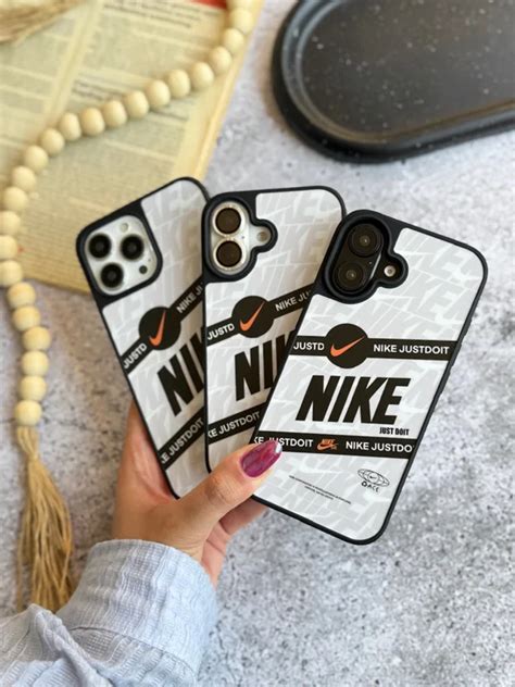 قاب طرح نایکی گوشی آیفون 12 و آیفون 12 پرو