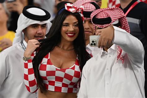 Mundial Qatar 2022 Ivana Knöll quién es la influencer croata de la foto que impacta en las