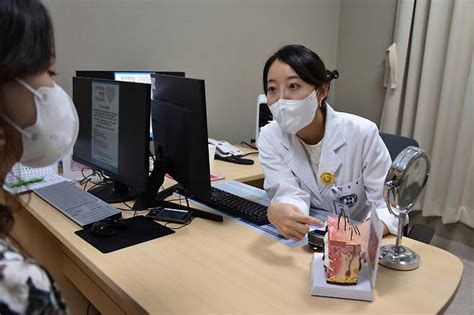 헬스가이드 문신 개성 표현이자 패션 피부질환에 눈 건강도 해칠 수 있어