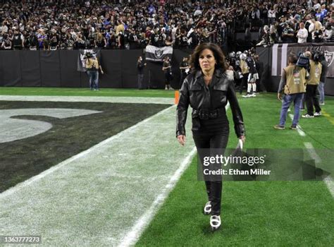 Michele Tafoya Photos Photos And Premium High Res Pictures Getty Images
