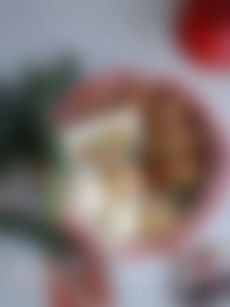 Сладкий набор В набор входит 1 Овсяное печенье с клюквой и белым шоколадом сделанное на