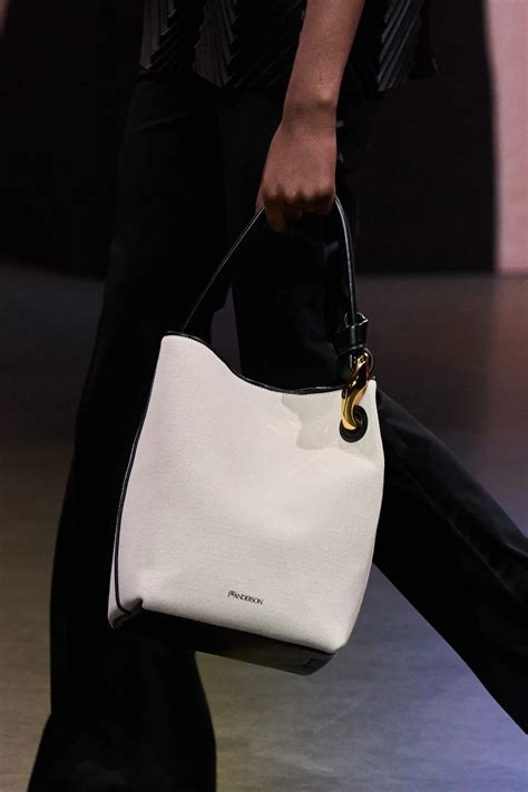 Jw Anderson Fall 2023 Ready To Wear Collection Edgy Bags Bag Trends