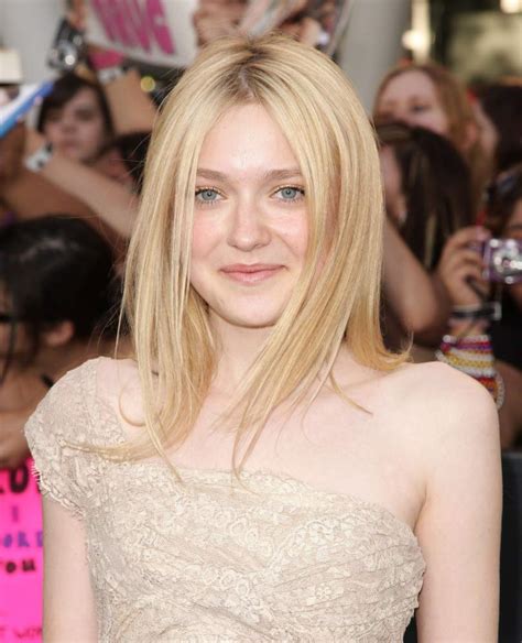 Dakota Fanning Twilight Premiere