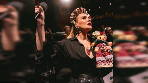 Videos Adele Celebra A México Vestida De Muñeca Lele En Su Concierto En Las Vegas Nota De