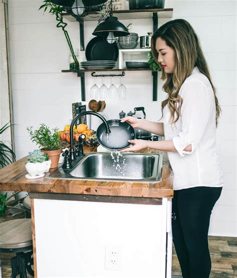 therapist shares 5 step method for cleaning when you re overwhelmed by