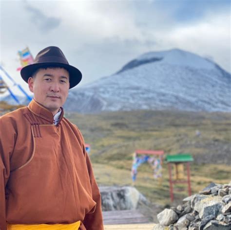 🔹Тугал ухаа шиг түргэн азарга тухайн үед ховорхон байсан даа Тугалын урд туналздаг байсан ажнай