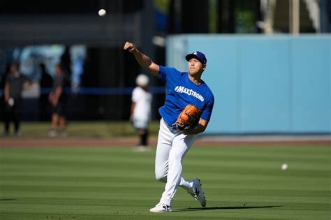 Dodgers Shohei Ohtani Throws Off A Mound For 1st Time Since Elbow