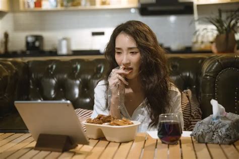 每天放屁数十次，女生确诊癌症晚期！医生紧急提醒：有一种屁千万别忽视！