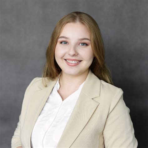 Agnieszka Chomicka Mitarbeiterin In Der Verwaltung Und Personalentwicklung Maschinenfabrik H