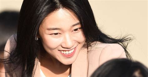 사진 하윤경팬들과 다정한 눈맞춤