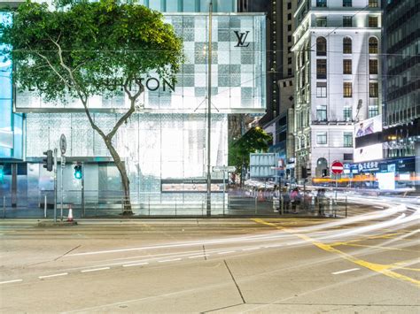 무료 이미지 대도시 지역 시티 거리 인간 정착 낮 나무 건축물 스냅 사진 도로 하부 구조 선 도심 교차점 도시 디자인 이웃 보도 혼합 사용