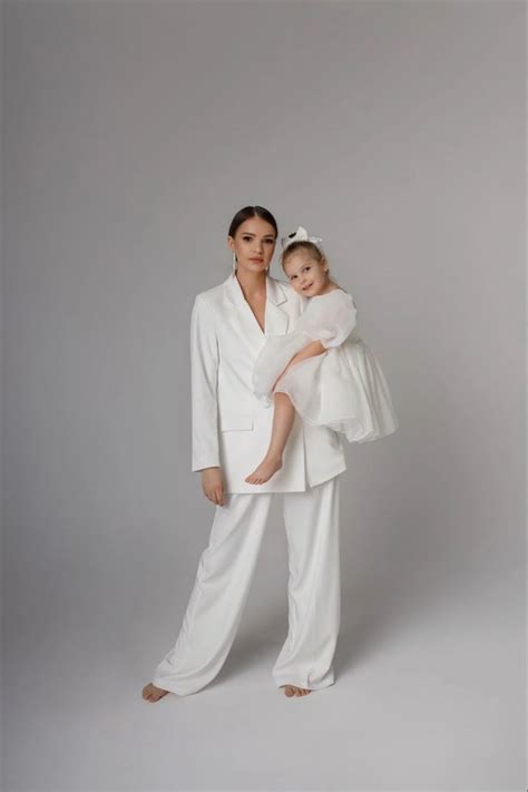 Pin By Рузиля On Семейная в студии Mom Daughter Photos Mommy