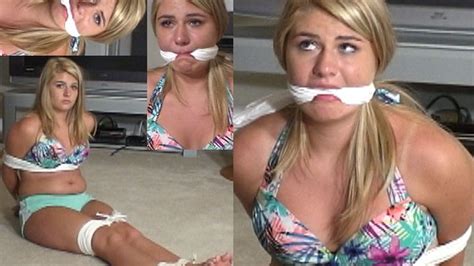 Iphone Format Mp4 Full Screen Format Barefoot 18 Year Old Holly Gets B