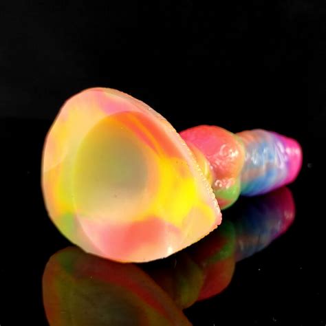 Faak مضيئة الحصان دسار مع شفط كأس طويل الحيوان القضيب توهج في الظلام