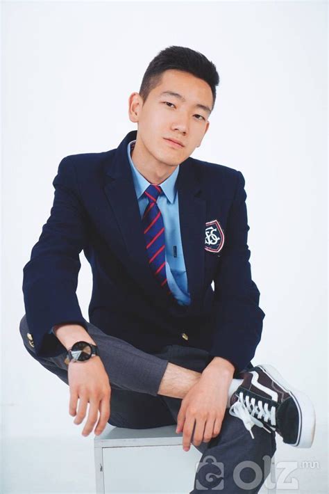 Эрэгтэй ахлах анги дүрэмт хувцас Eregtei Ahlah Angi Duremt Huvtsas