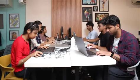 Graphic Design Classes Transform Ideas Into Visual Masterpieces