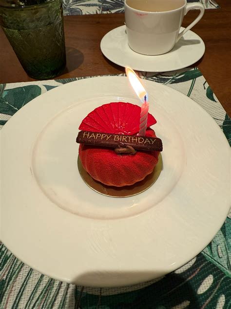 袁瑾 Yuan Jin 袁瑾 Yuan Jin Added A New Photo — At Embu At