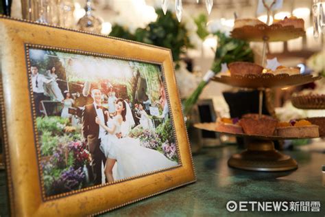 吳中天鑽頭紗疼愛眼神看楊子姍！「慢動作」低頭深吻甜爆 Ettoday星光雲 Ettoday新聞雲