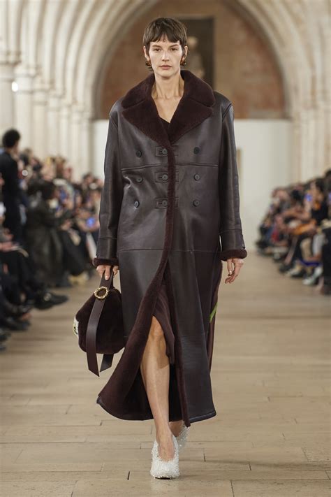 موديلات جاكيتات صوف من الداخل تمنحك إطلالة دافئة مجلة هي