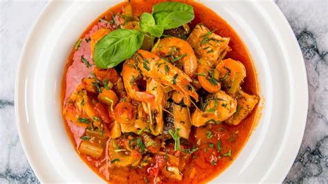 Вкусный минтай, тушеный с овощами, за 30 минут