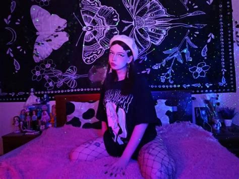 Lovelydora Webcam Model Profile Xhamsterlive