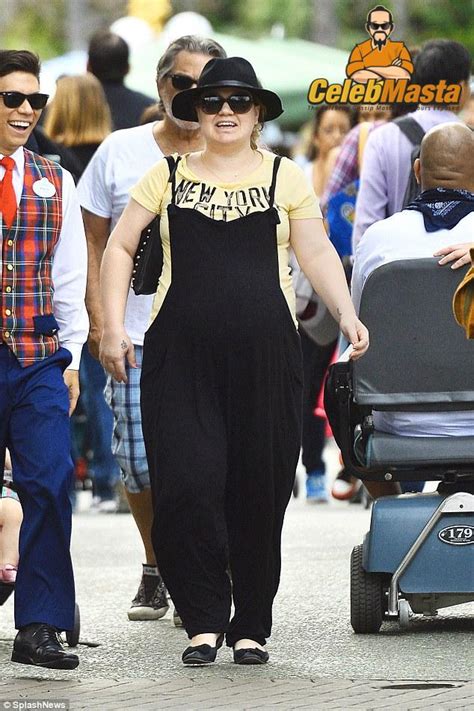 Kelly Clarkson Nude Photos And Sex Scene Videos Celebmasta