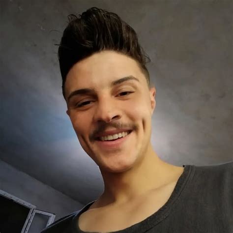 𝑭 𝑺 𝑯𝑨𝑮𝑹𝑺 Farok So • Threads Say More