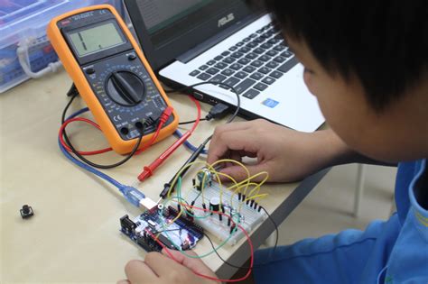 創作arduino結合scratch的互動科技的足球遊戲 大頭老師 兒童程式設計 And樂高ev3機器人 Stem教學 邏輯訓練