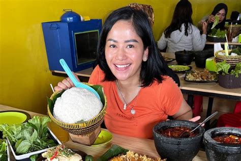 Kini Jadi Food Vlogger Sukses, Farida Nurhan Dulu Pernah Memungut Pakaian di Tempat Sampah