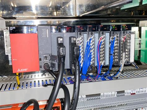 解析人機介面（hmi）與plc控制器之間的整合和互動 工業自動化設備代理經銷｜鑫弘展企業｜台北新北桃園新竹