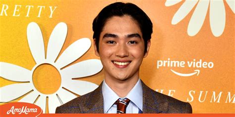 Sean Kaufmans Girlfriend The Actor Was Photographed In An Intimate