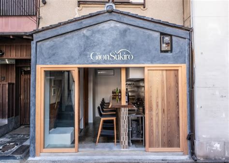 京都祇園の路地裏に佇むカウンター5席のみの「天ぷらバル・gion Sukiro（ぎおん スキロ）」