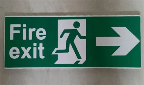 Acp Sheet Rectangular Fire Exit Directional Sign Board For Safety
