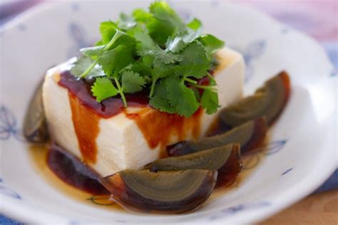 Simple Century Egg Recipe With Tofu 皮蛋豆腐 1000 Year Old Egg