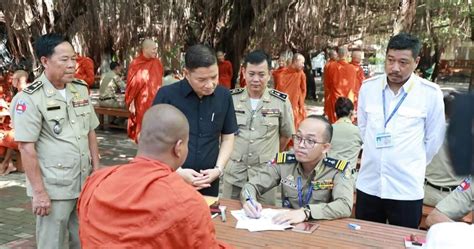 ថ្ងៃចន្ទសប្ដាហ៍ក្រោយ មន្ត្រីនឹងប្រគេនអត្តសញ្ញាណបណ្ណសញ្ជាតិខ្មែរដល់ព្រះសង្ឃជាលើកដំបូង ក្រសួងព័ត៌មាន